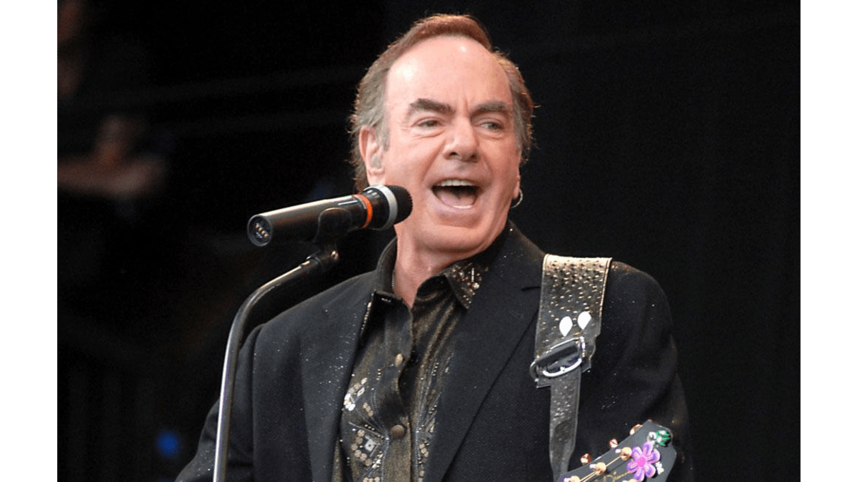 Neil Diamond retires from touring - 8days Neil Diamond retires from touring - 8days