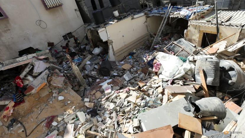 Israel drops leaflets over Gaza showing Sinwar's body and message to ...