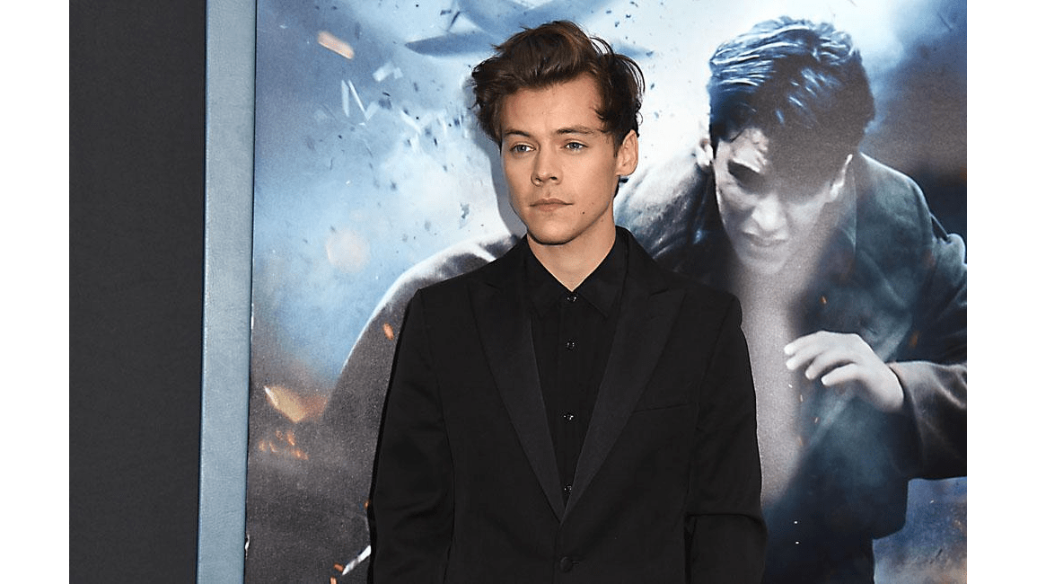 Harry Styles makes history with debut success - 8days