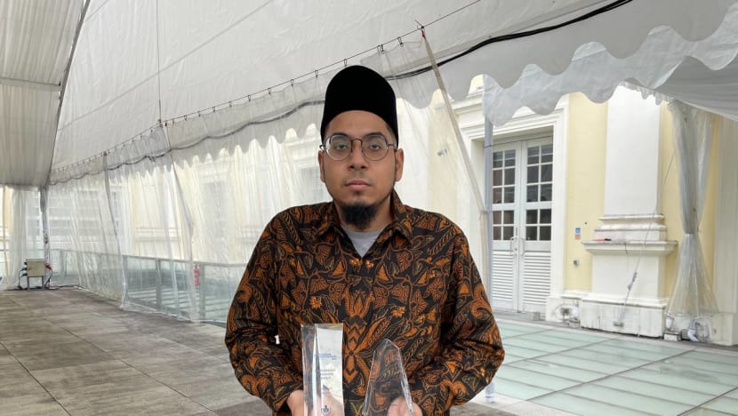 Jamal Ismail terima Anugerah Tun Seri Lanang; Khairool Haque raih ...