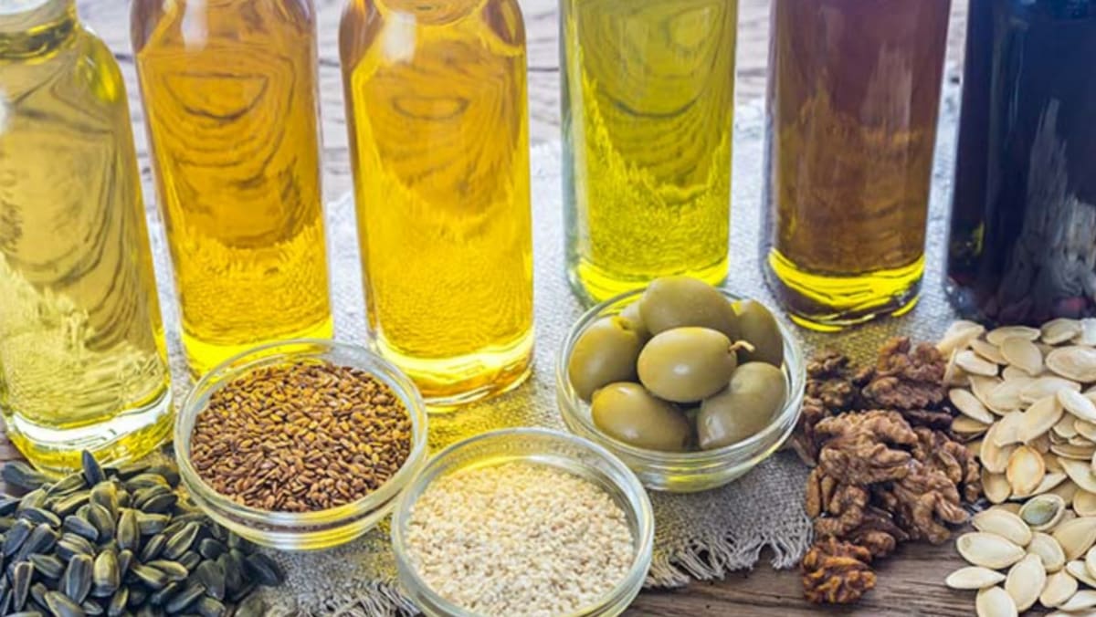 Sebelum beli minyak masak, ketahui dan fahami fungsinya - BERITA Mediacorp