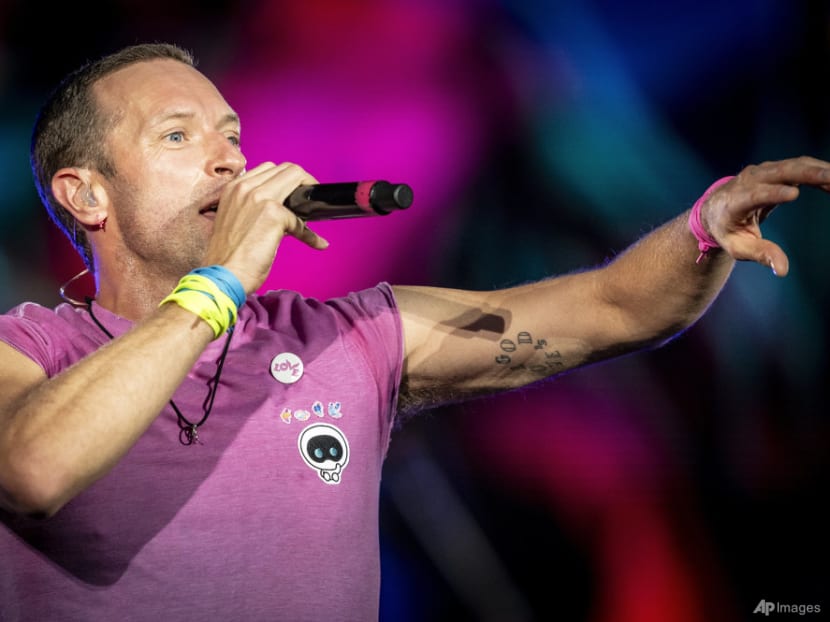 Coldplay's Chris Martin dedicates a song to Taylor Swift at Germany ...