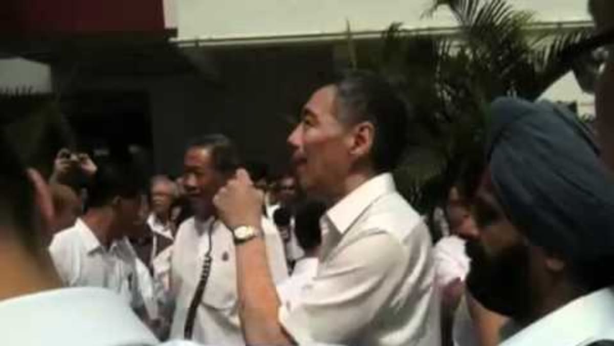 PAP's PM Lee at Deyi Secondary School - TODAY