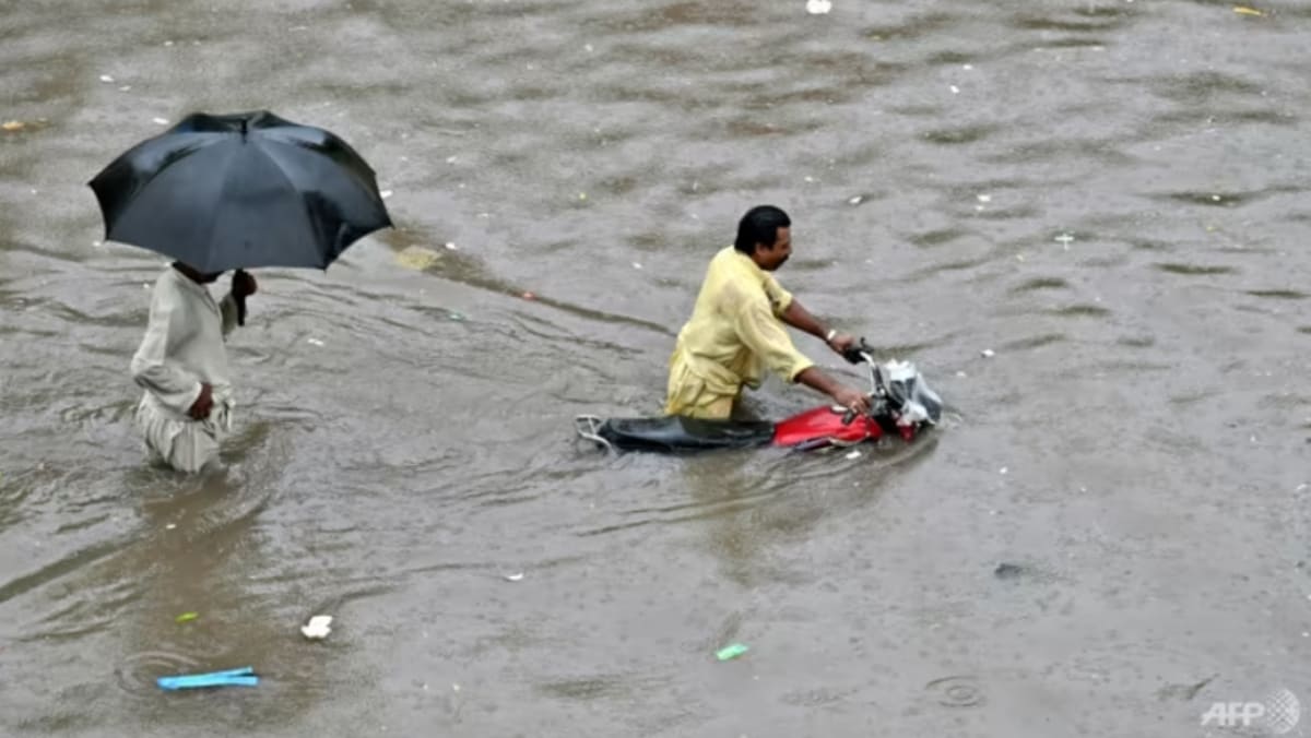 Sekurang-kurangnya 50 maut dalam banjir monsun Pakistan - BERITA Mediacorp Sekurang-kurangnya 50 maut dalam banjir monsun Pakistan - BERITA Mediacorp