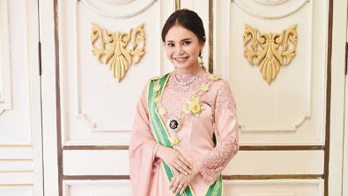 Rossa kini bergelar Datuk Seri - BERITA Mediacorp Rossa kini bergelar Datuk Seri - BERITA Mediacorp