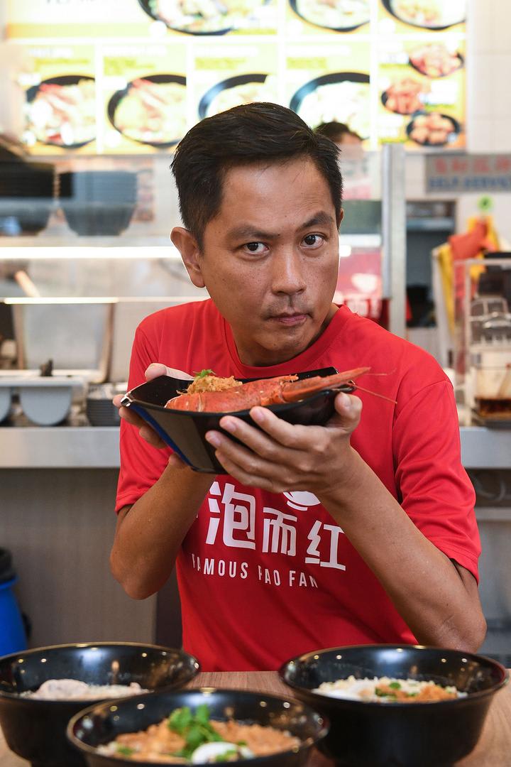 Chew Chor Meng Opens Hawker Stall Selling $4.50 Lala & $16 Lobster Pao ...