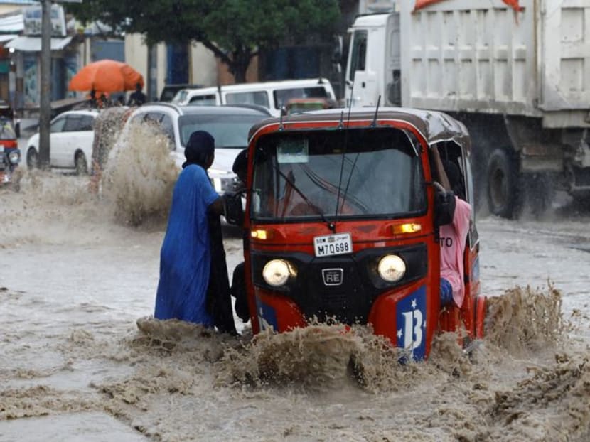 Worst floods in decades kill 29 in Somalia, hit towns across East ...