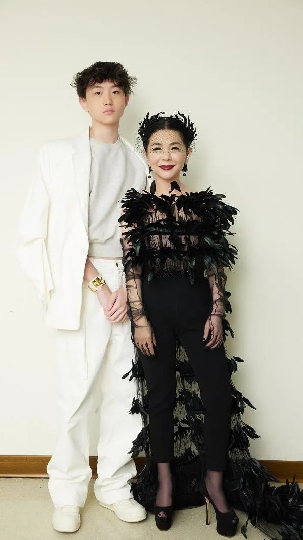 Stella Chang’s Younger Son Refused To Speak To Her For 2 Years 'Cos She ...