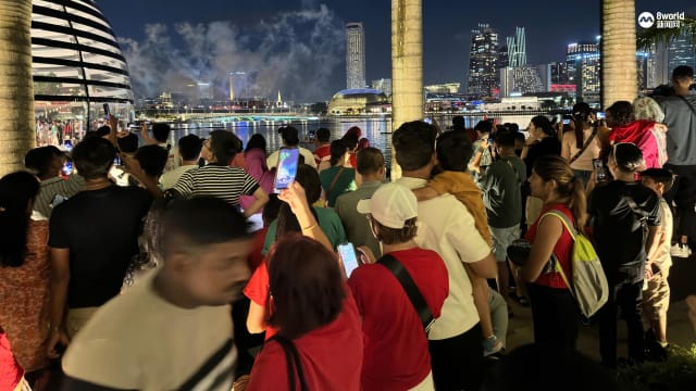 【直播】国庆烟火汇演登场 点击欣赏！ - 8world