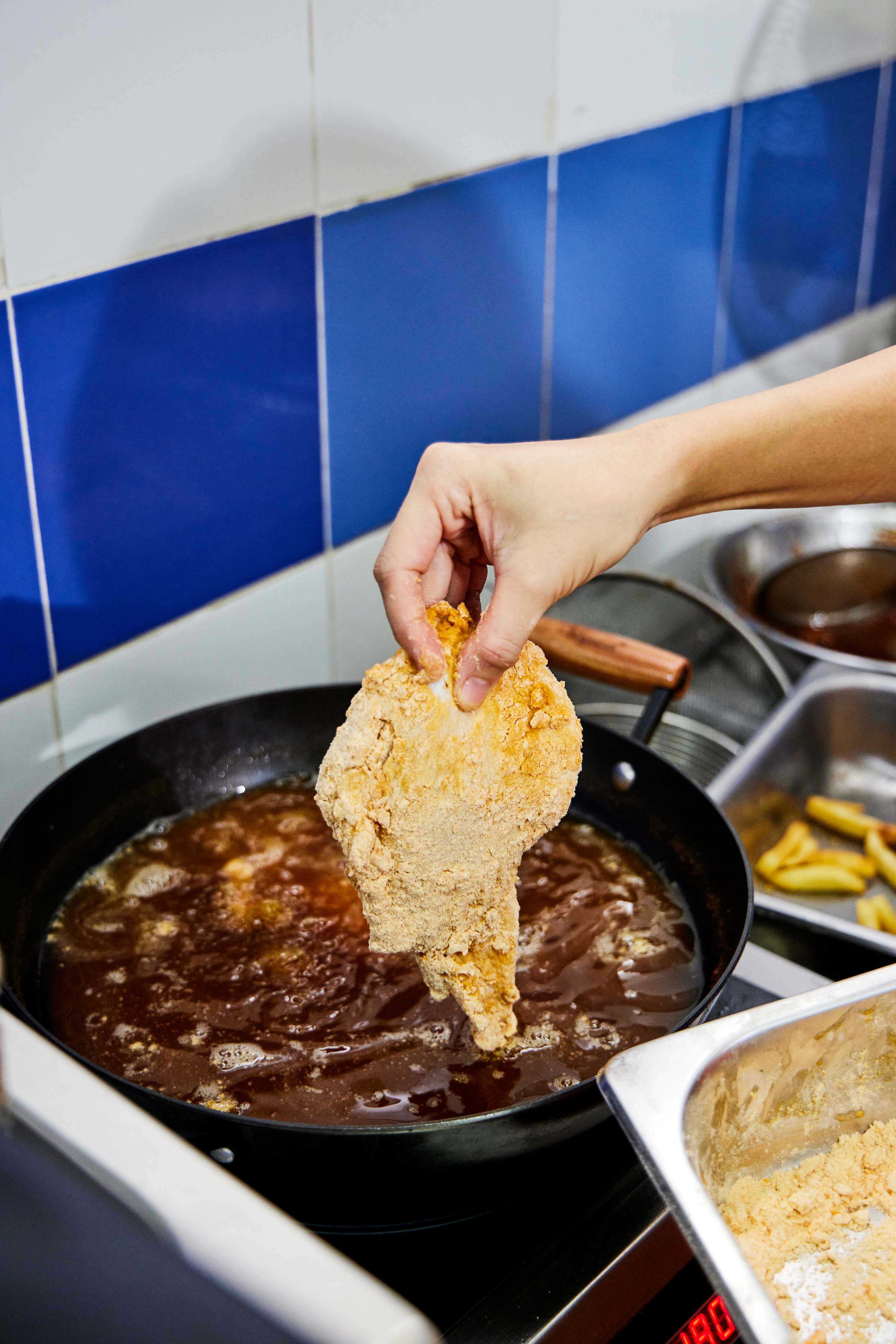 Hawker Stall Sells Yummy Fried Chicken From $1.50, Tastes Like KFC From ...