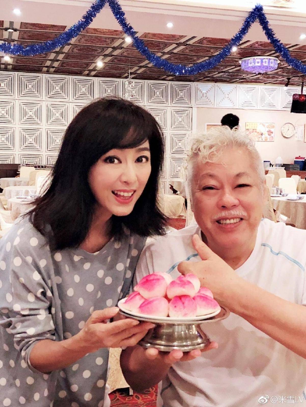 Chew Chor Meng, May Phua Pay Tribute To Don’t Worry Be Happy’s 'Lao ...