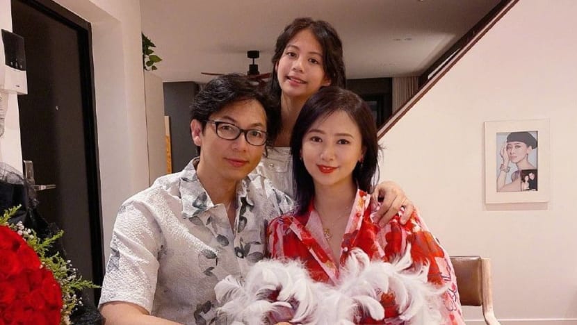 Netizens Claim That Weng Hong’s 14-Year-Old Daughter Is “Even More ...