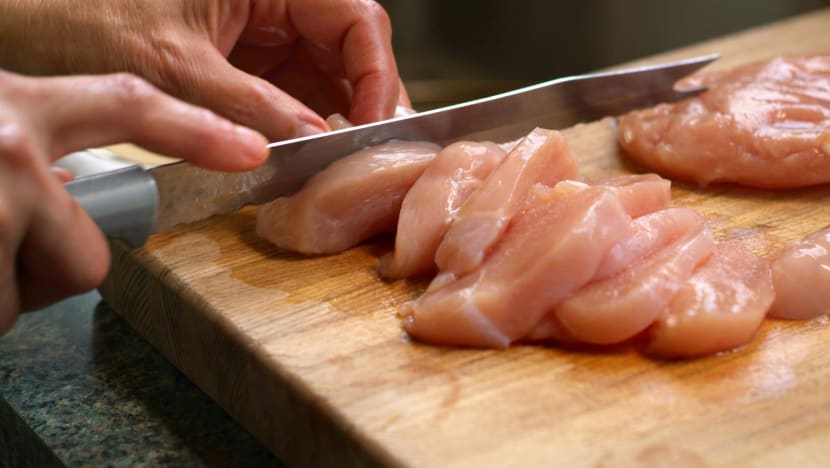 Commentary: Eating raw chicken? It’s a game of food poisoning roulette ...