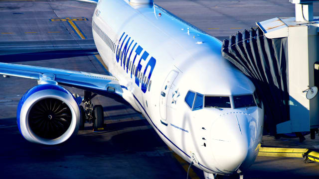 联合航空又有事！波音737-800客机外部面板脱落 - 8world