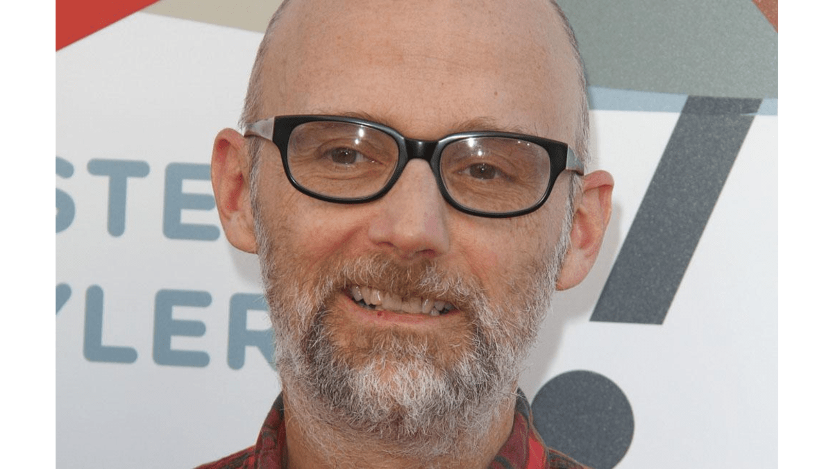 Moby apologises to Natalie Portman for dating claims - 8days