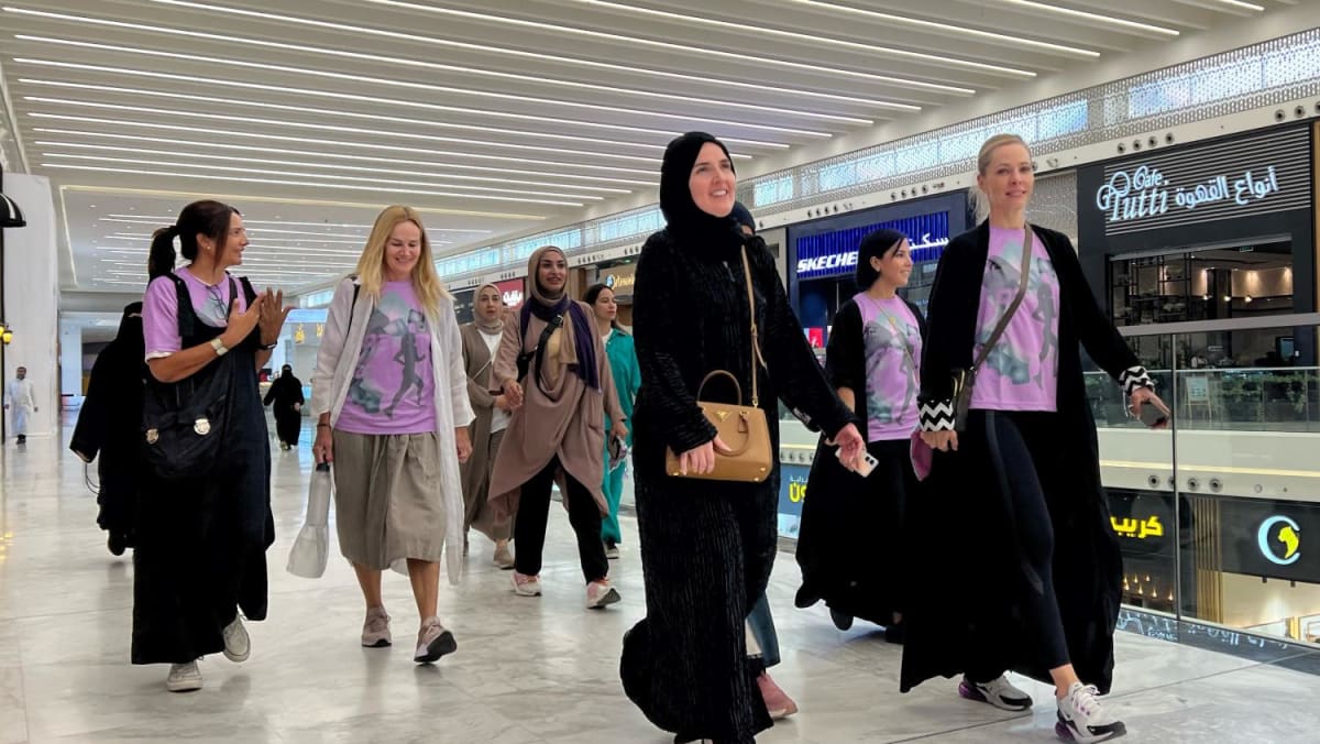 'Too hot outside': Saudis take to walking, jogging in malls - TODAY