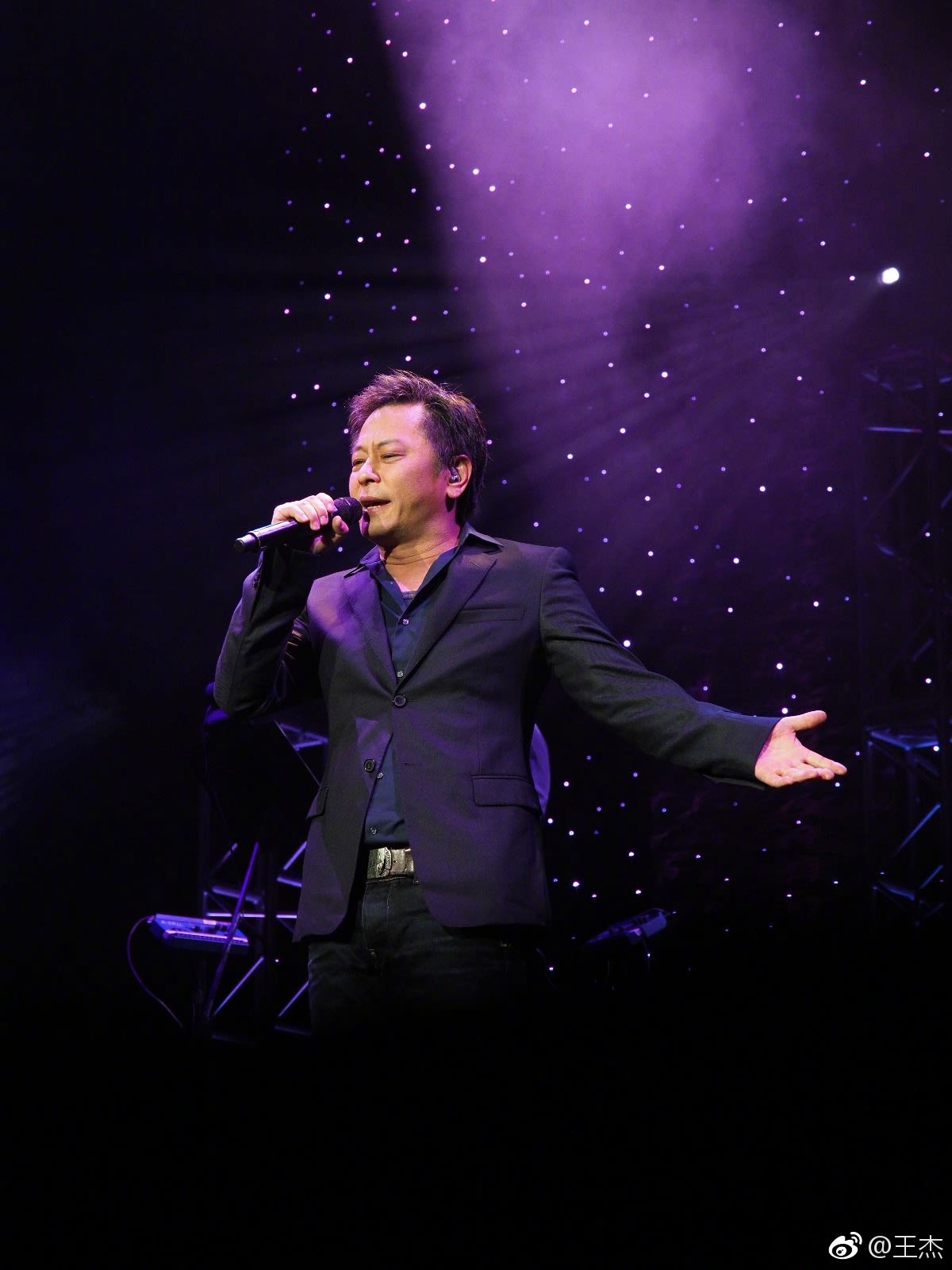 ’90s Singer Dave Wang Updates Weibo After Six Months To The Relief Of ...
