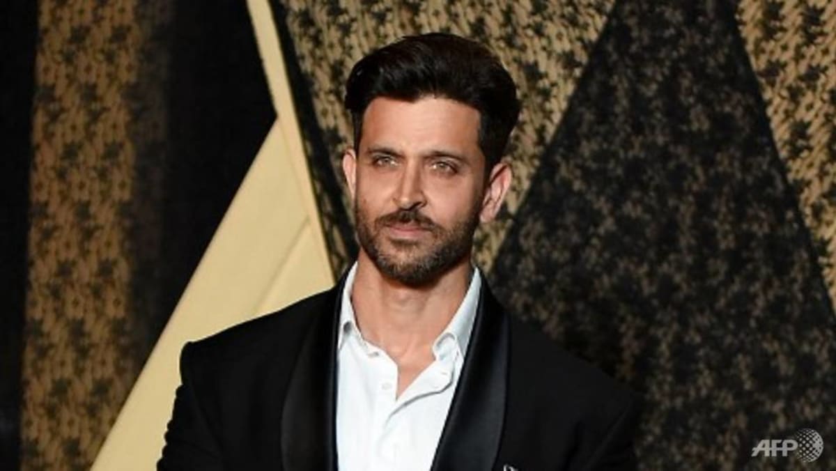 Bollywood star Hrithik Roshan ready for Hollywood, signs with US agency ...