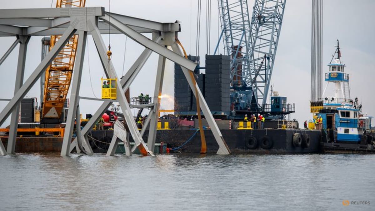 Salvage crews work to lift first piece of collapsed Baltimore bridge ...