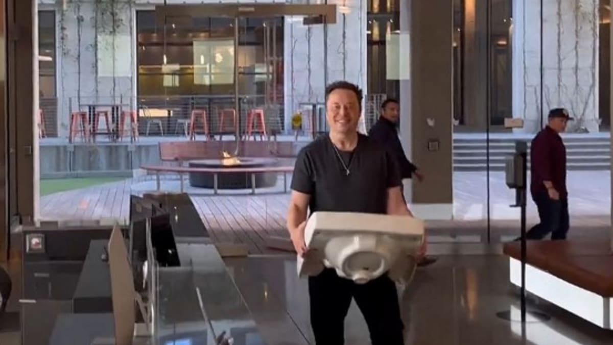 Commentary Elon Musk Takes Twitter Private Heres What That Means