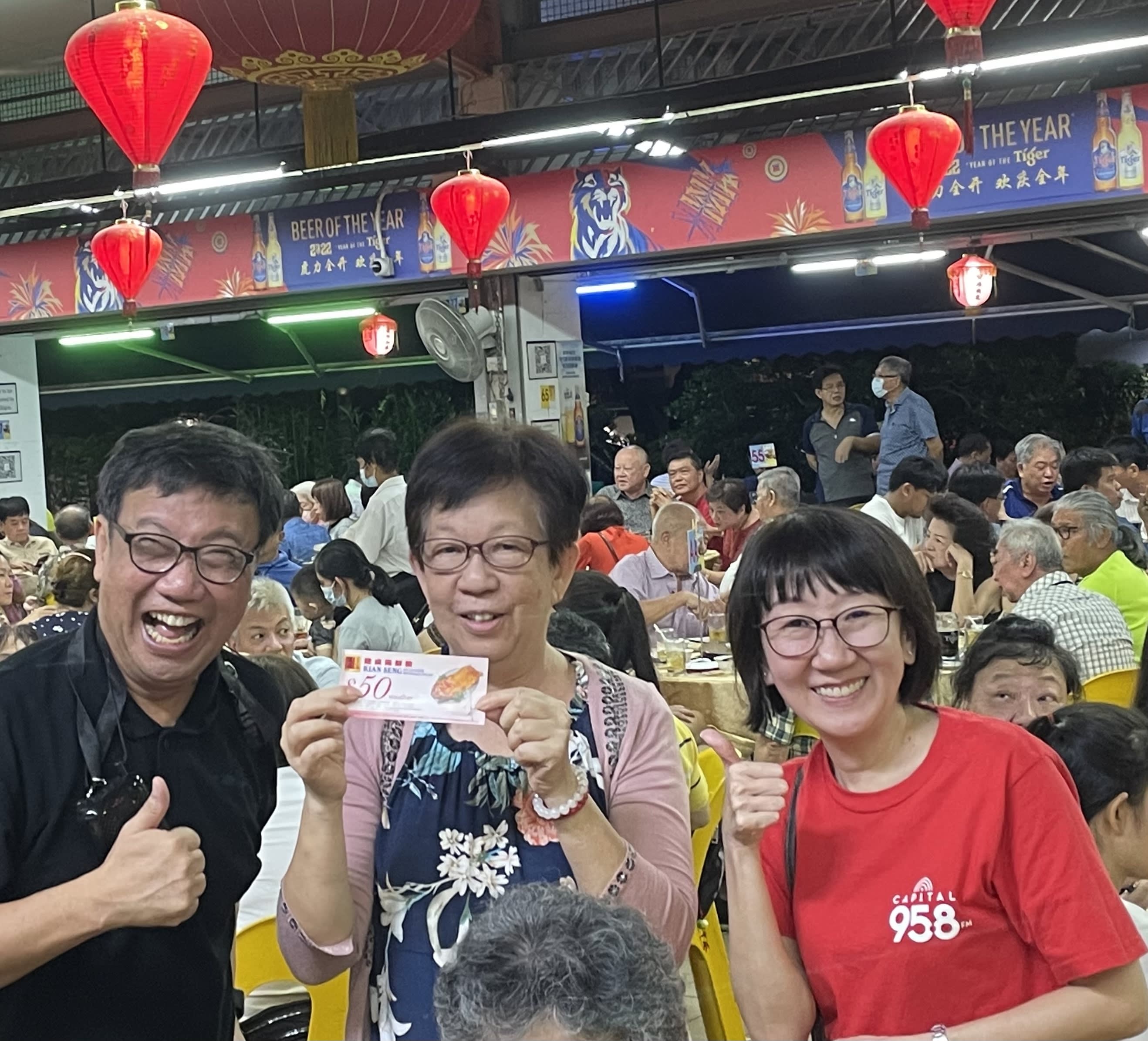 “958大食会 ”昨晚大爆棚 600听众和读者齐享烧猪盛宴 - 8world