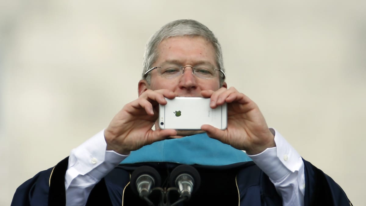 Gallery: Apple CEO tells George Washington University graduates to live ...
