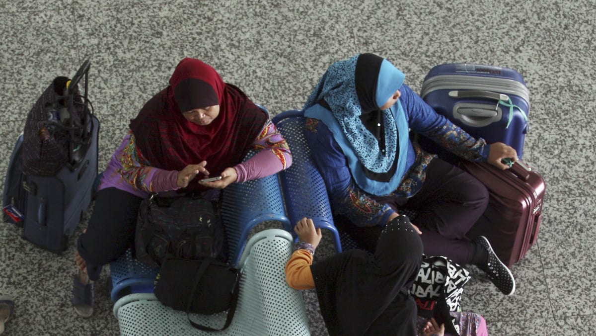 Lombok eruption forces 692 flight interruptions - TODAY