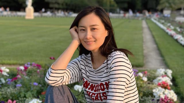 41岁陈法拉晒素颜近照 网赞像大学生 - vibes by 8world