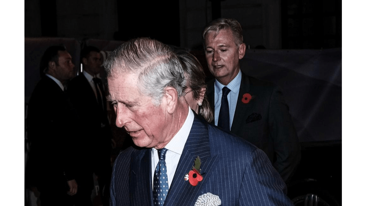Prince Charles tastes 'irresistible' cheese - 8days