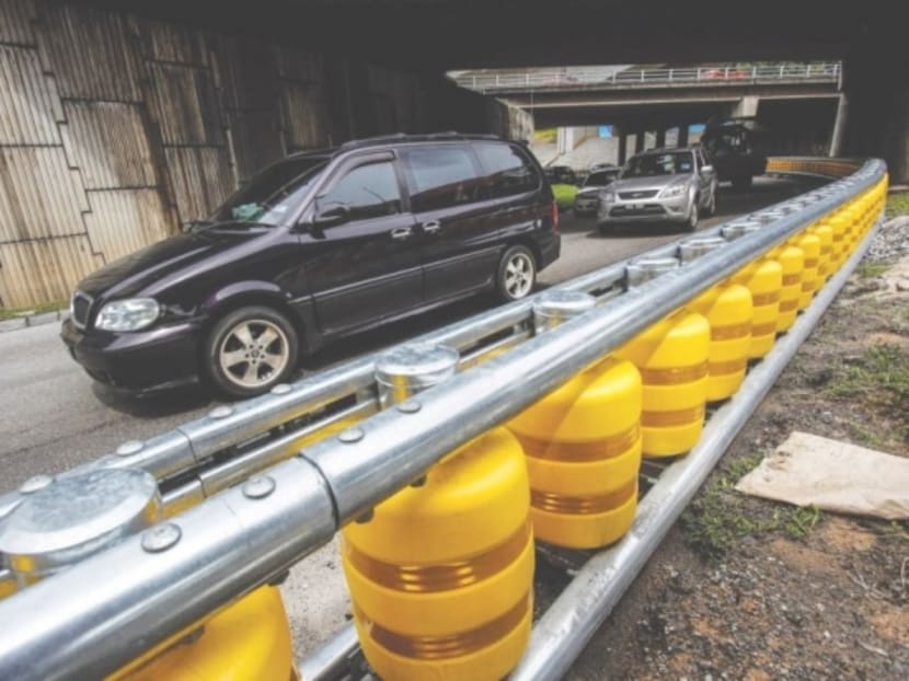 Malaysia tests new barrier to cut road fatalities - TODAY