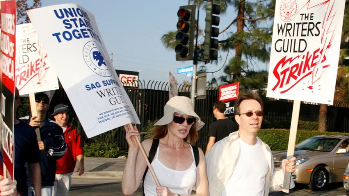 Hollywood actors, studios agree to media blackout for labor talks - CNA