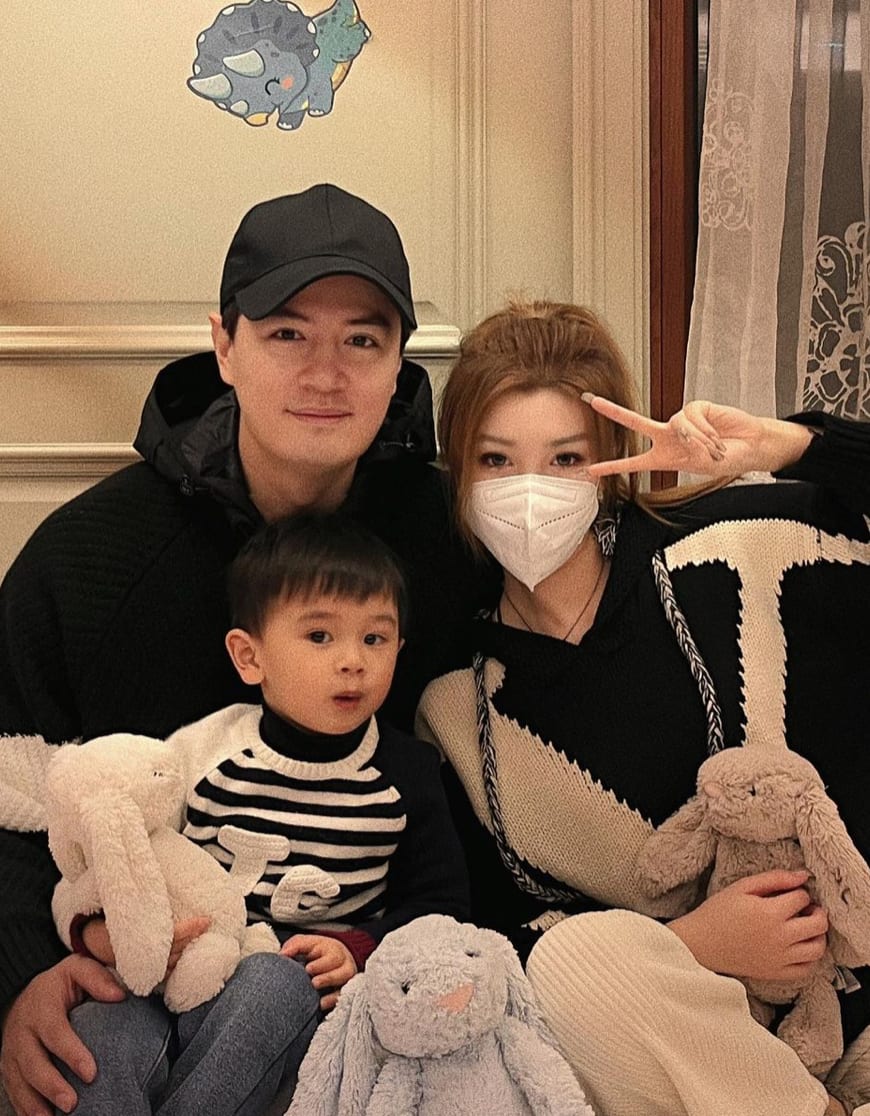 Zhang Zhenhuan’s Super Cute 3-Year-Old Son Flies Back To SG On Biz ...