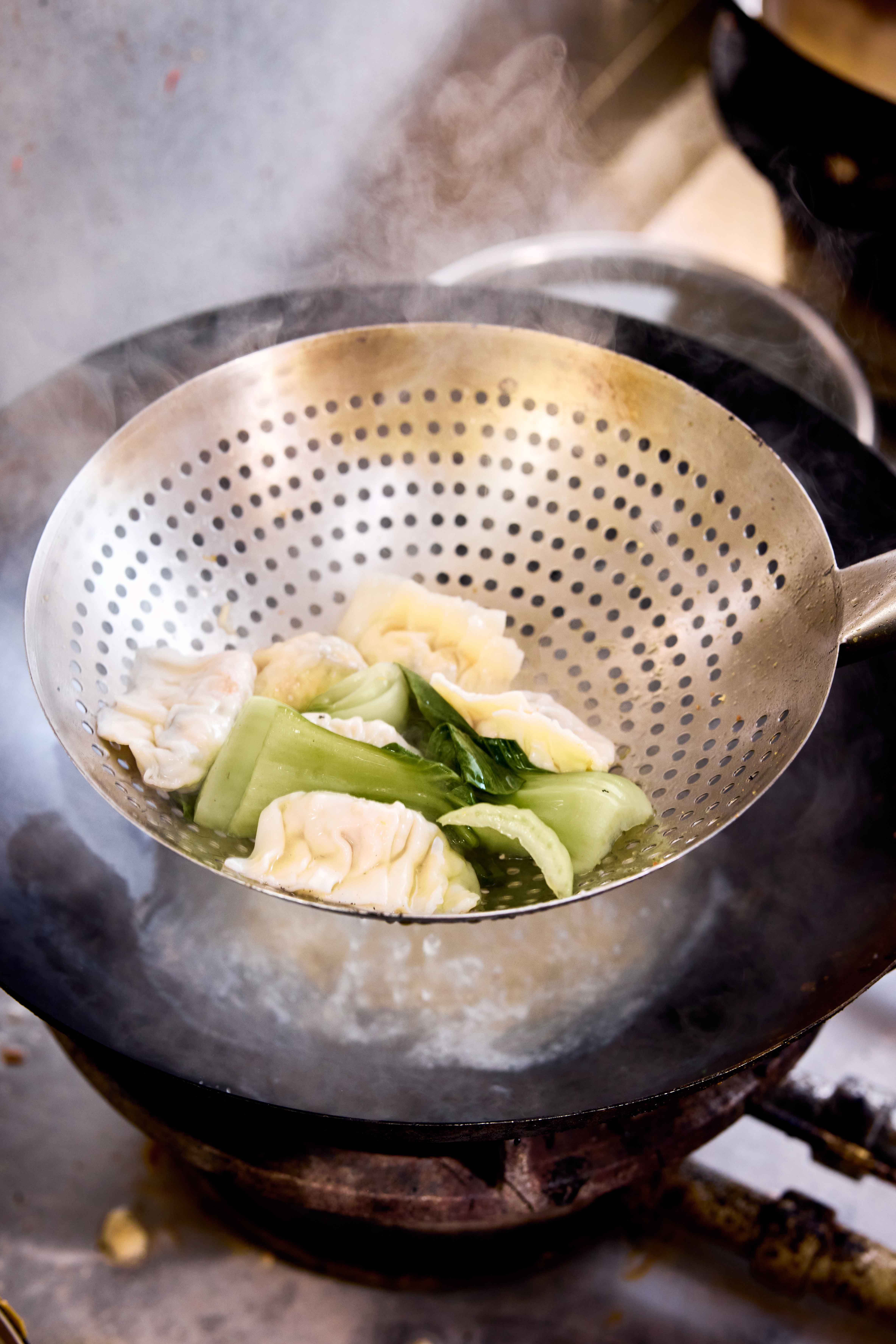 New Station Snack Bar Owner’s Daughter Opens Her Own Zi Char Eatery ...