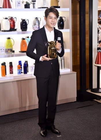 George Hu Attends Commercial Activity In Taipei - 8days