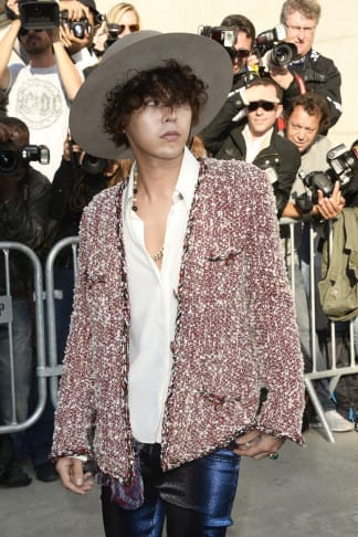 Top 10 Outfits of G-Dragon - 8days