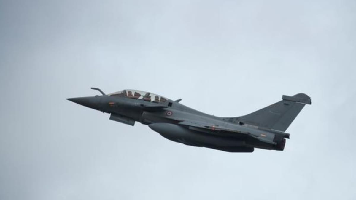 Sonic boom from fighter jet rattles Paris - TODAY