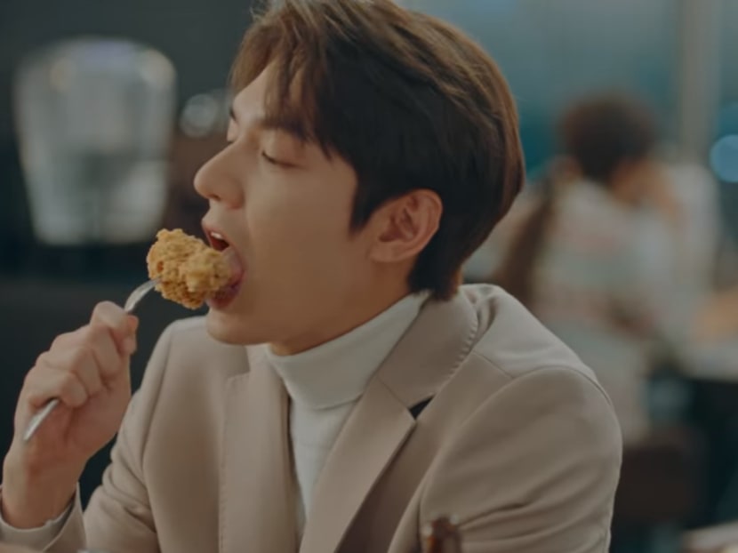 Lee Minho Eating Fried Chicken In The King: Eternal Monarch Helps Chain ...