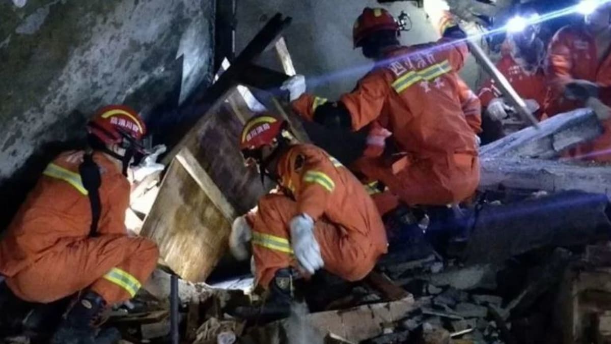 21 cedera, lebih 120 bangunan runtuh susuli gempa 5.5 Richter di China ... 21 cedera, lebih 120 bangunan runtuh susuli gempa 5.5 Richter di China ...