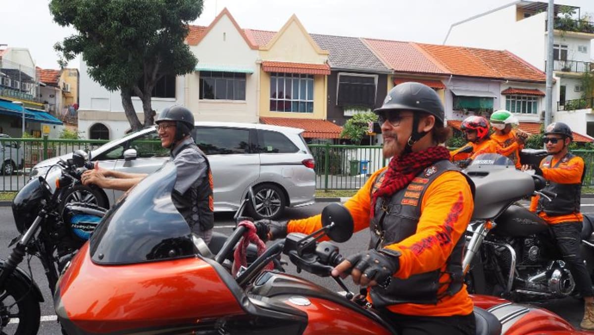 Penyanyi Awie dan lebih 700 'bikers' pecah rekod Konvoi Motosikal ...