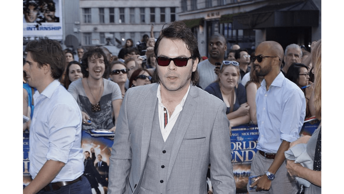 Gaz Coombes's daughter broke his leg - 8days