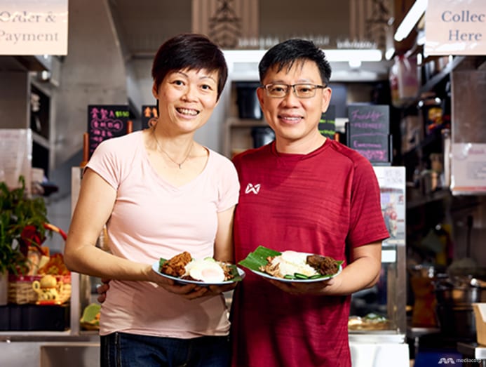 Singaporean couple now sells nasi lemak in hawker centre after failed ...