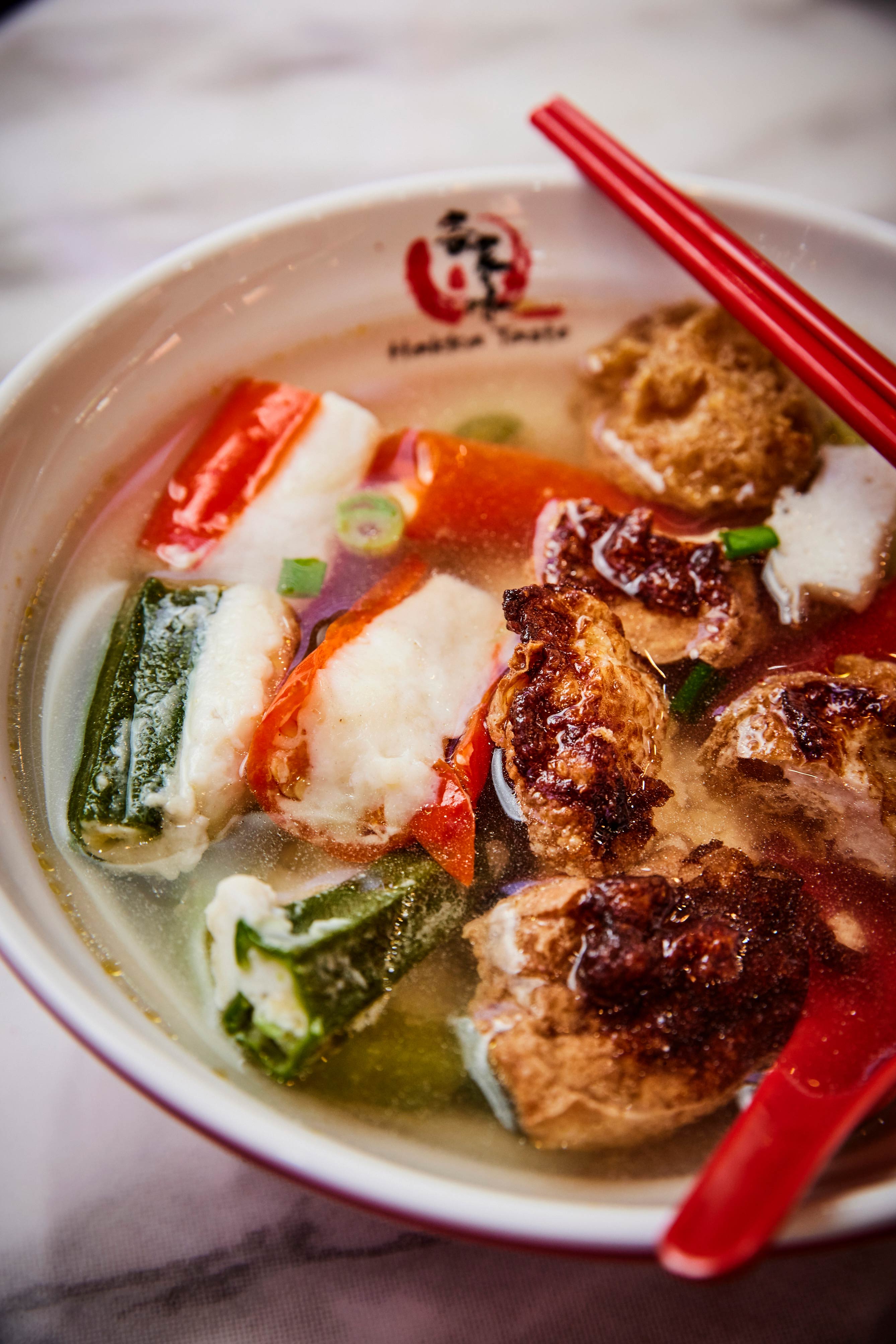 3rd-Gen Hawker Sells Hakka Mee, Yong Tau Foo Under CCTV Supervision By Dad In Malaysia - 8days