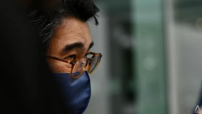 Perbicaraan bekas juri Singapore Idol Ken Lim atas kesalahan berkaitan ...