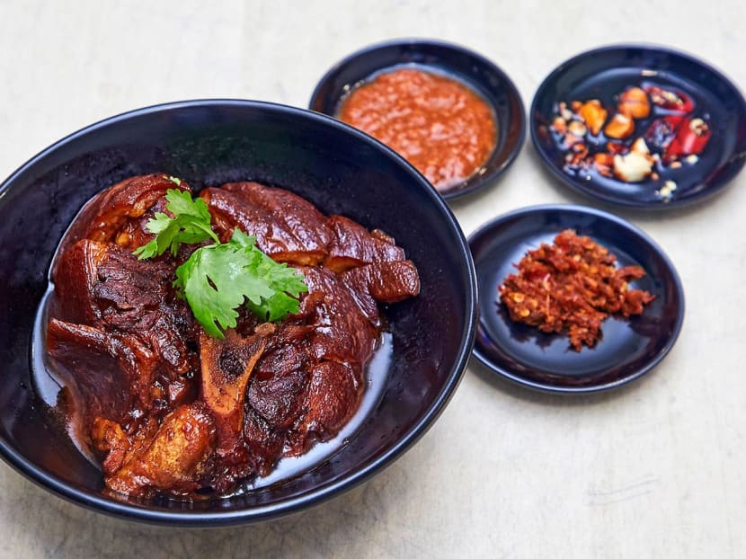 Hawker Behind Famous Mr Lorbak Stall Now Sells Shiok ‘Mod Sin’ Claypot ...