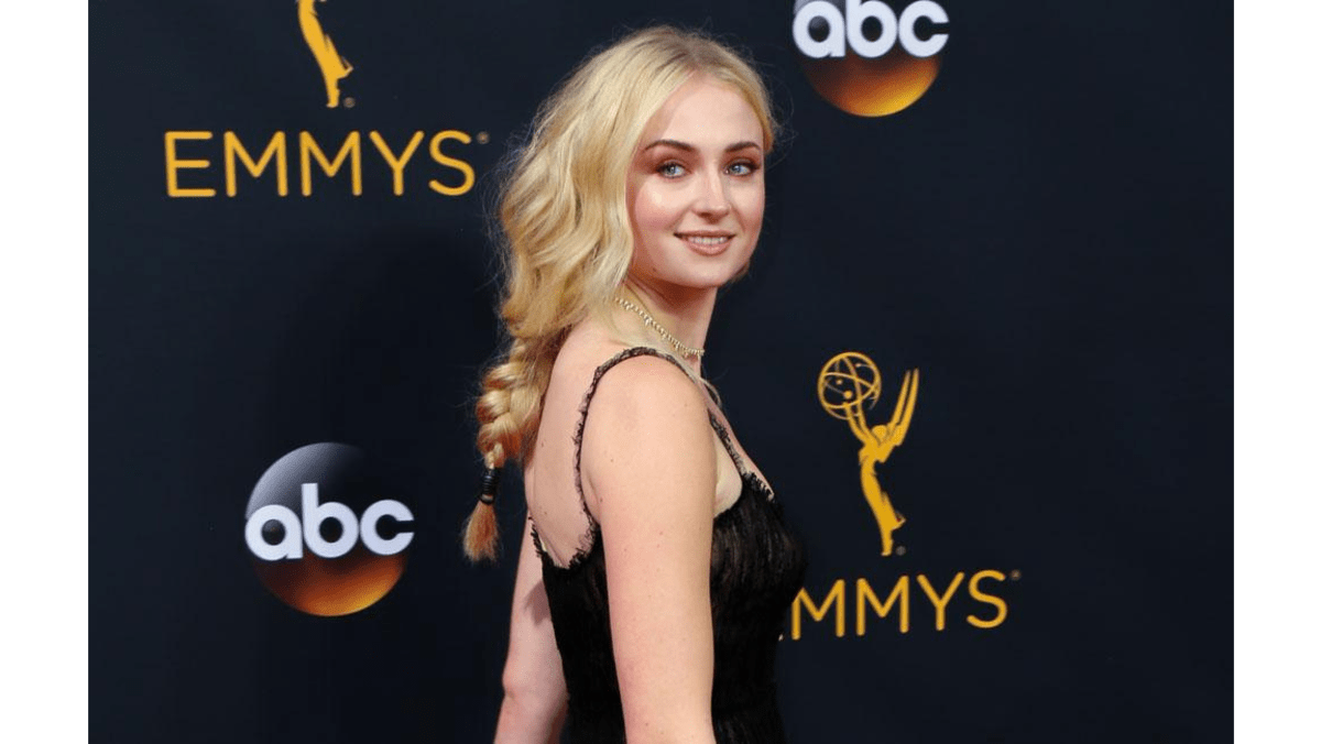 Sophie Turner surprised by Joe Jonas' proposal - 8 Days