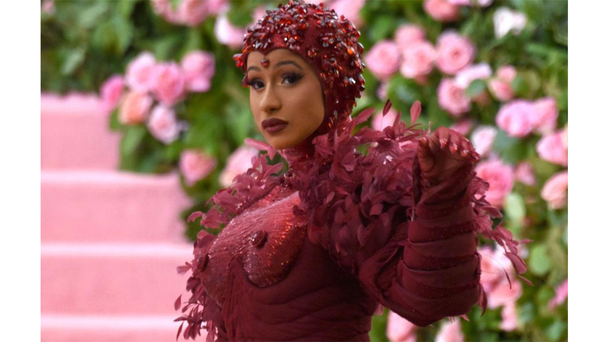 Cardi B wants to 'chew' on toenails - 8 Days