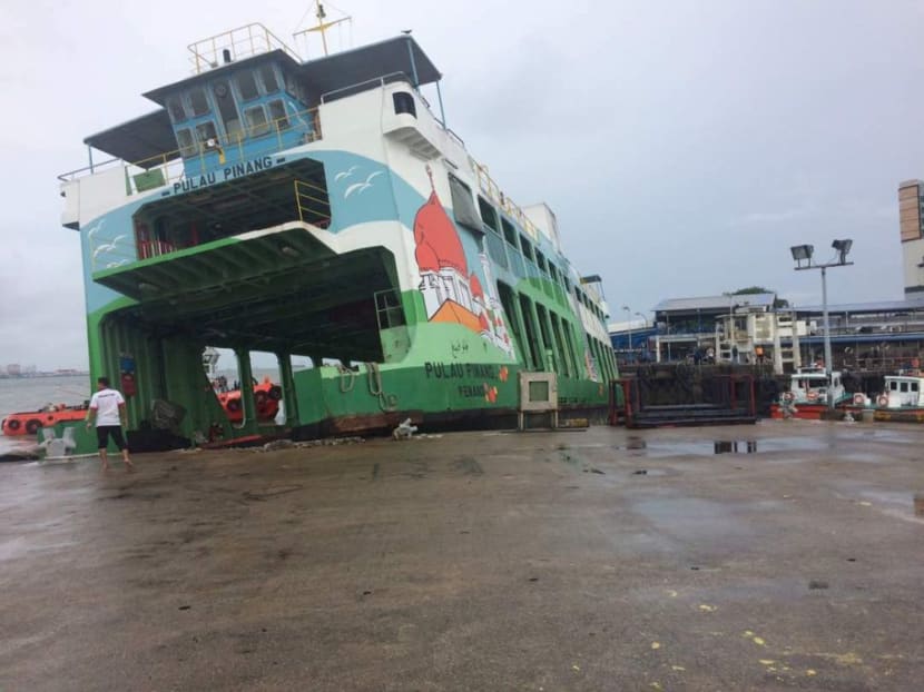440-tonne ferry grounded by huge waves in Penang - TODAY