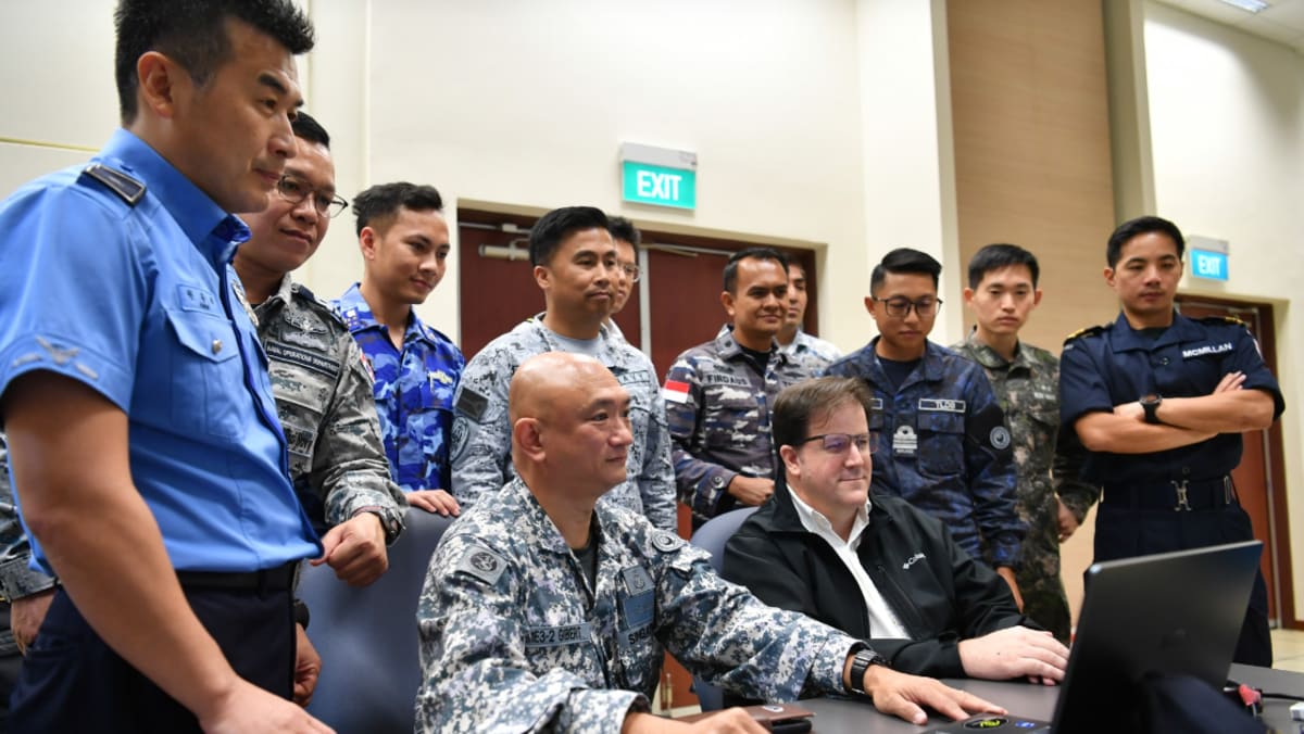 பன்னாட்டுக் கடற்படைப் பயிற்சியில் பங்கேற்ற சிங்கப்பூர்க் கடற்படையின் ...