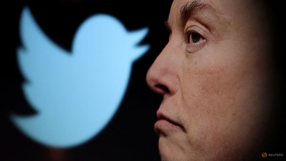 Chaos, confusion reign ahead of Twitter layoffs - CNA