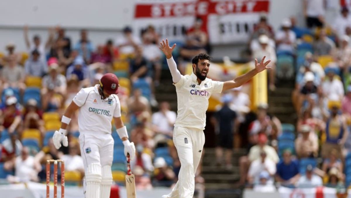 England's Mahmood explains no-ball that cost him maiden test wicket - CNA